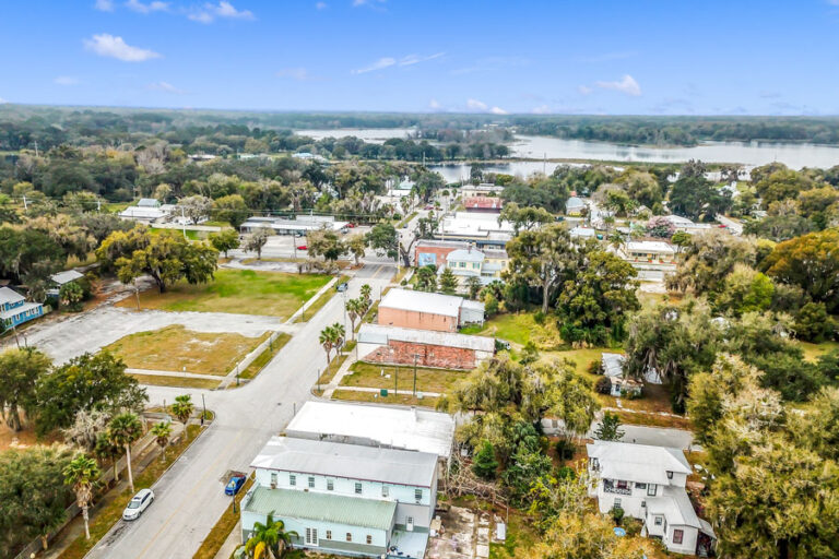 Crescent City, Florida - Florida Vacations, Travel & Tourism Guide